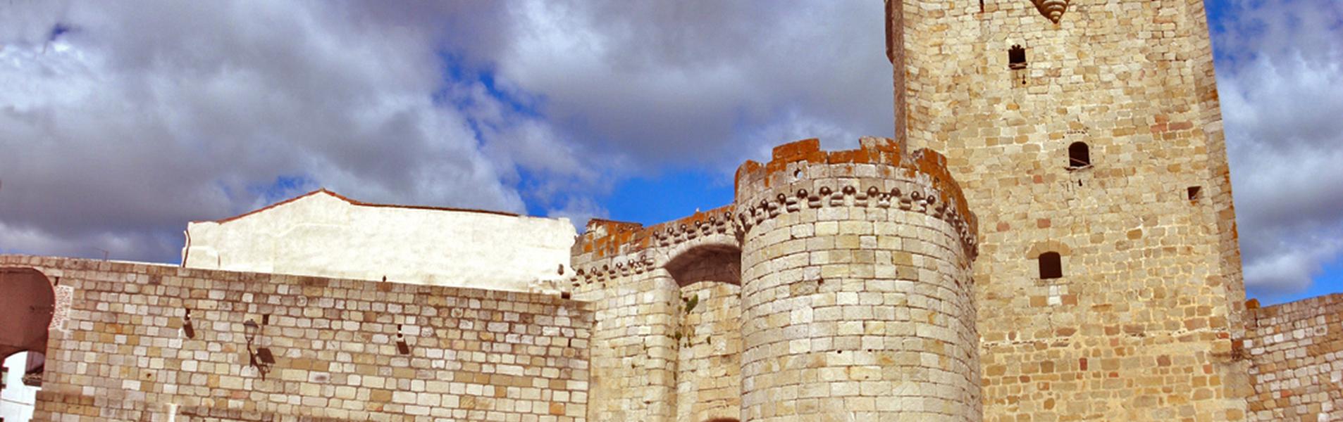 Castillo de Coria, Coria - Curiosidades y planes relacionados | Guia Repsol