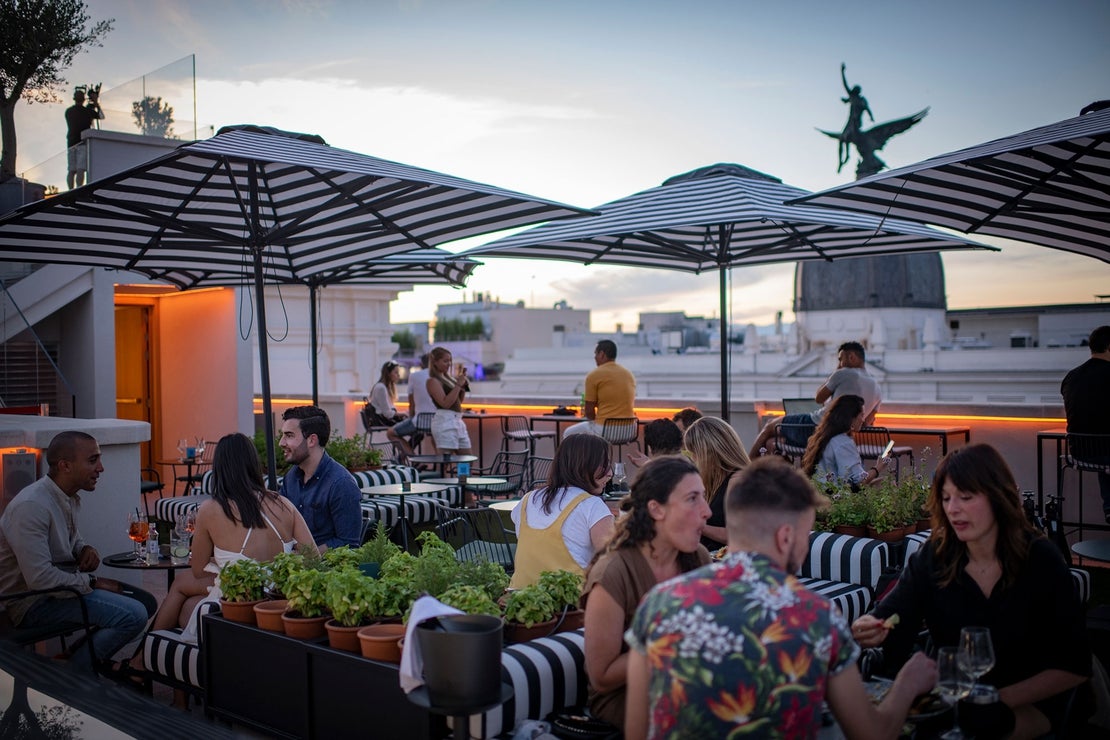 7 Azoteas de la Gran Vía que colonizan el cielo de Madrid | Guía Repsol