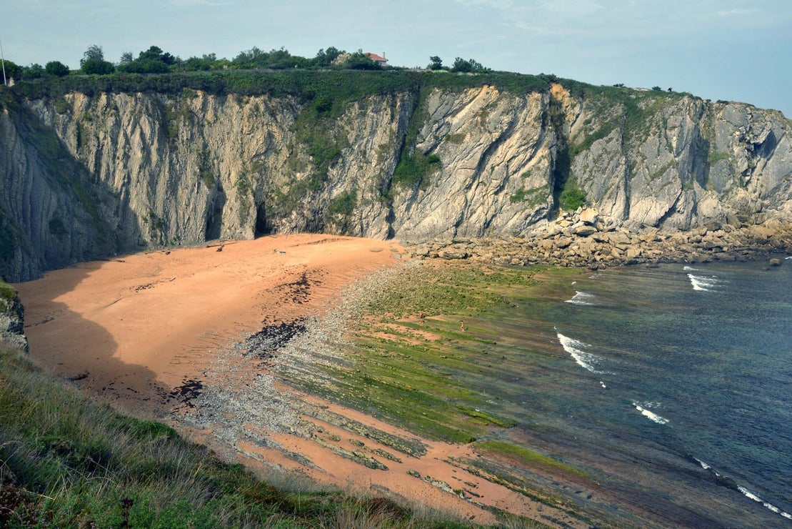 Ruta por la Costa Quebrada entre Playas y Acantilados (Cantabria ...